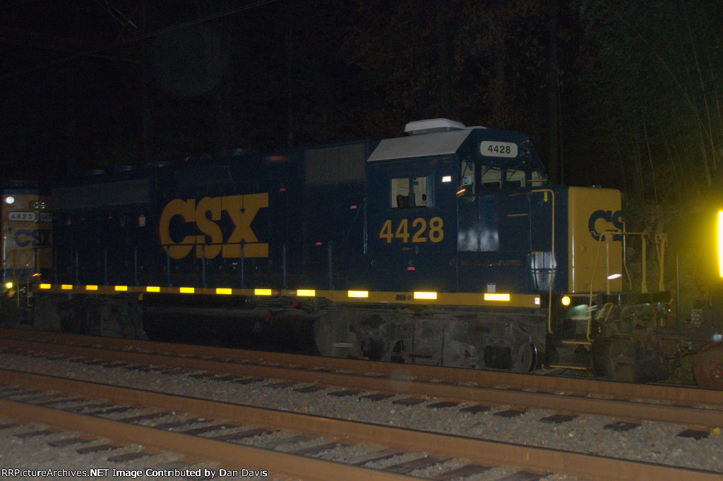 CSX GP40-2 4428 trails on Q418-09